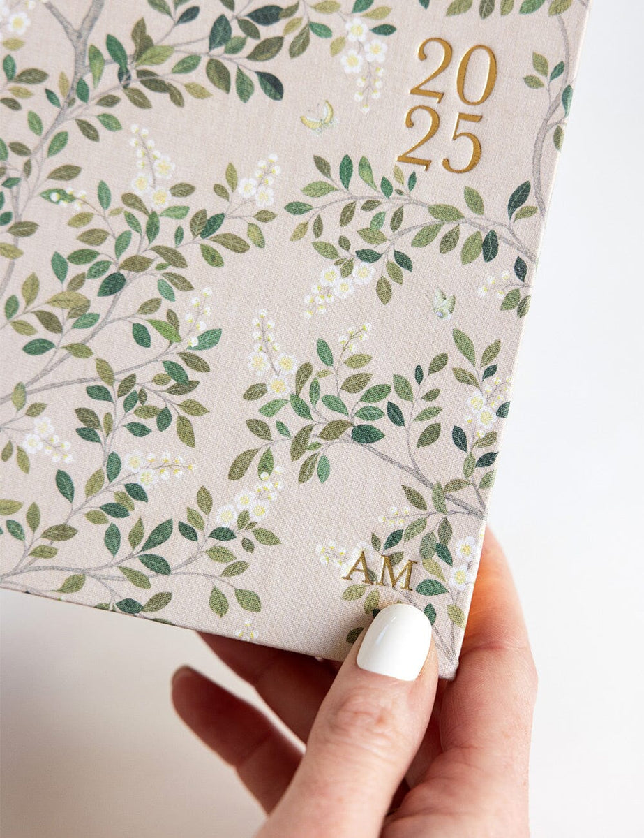 2025 Desktop Linen Bound Planner - White Blossoms – SohoGirl