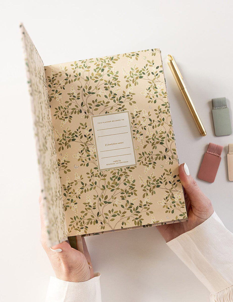 2025 Desktop Linen Bound Planner - White Blossoms – SohoGirl
