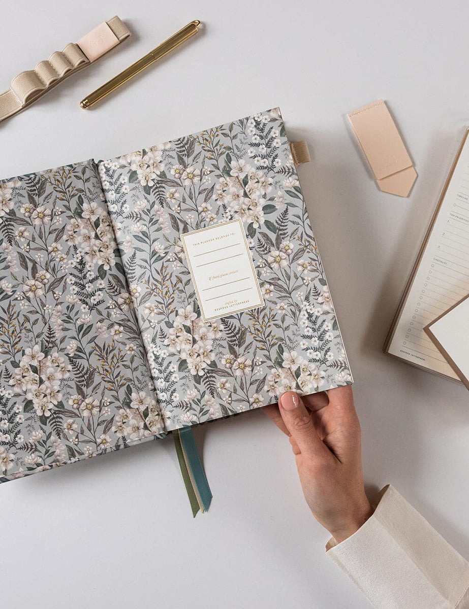 2026 Desktop Linen Bound Planner - Ivory Garden – SohoGirl